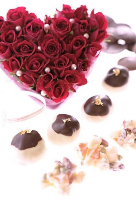 케이크 꽃 와인과 함께 즐기는 로맨틱 디너 뷔페 네이트 뉴스