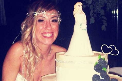 Mujer Se Casa Con Ella Misma Viva El Amor Propio Estamos Al Aire