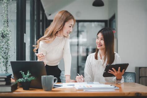 Female Operations Manager Holds Meeting Presentation For A Team Of Economists Stock Image