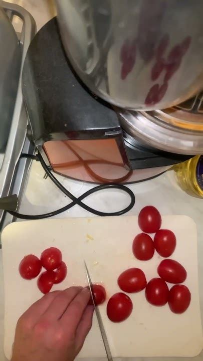 Мама попросила приготовить ужин а ты вспомнил когда она стучит в дверь 🥲 Youtube