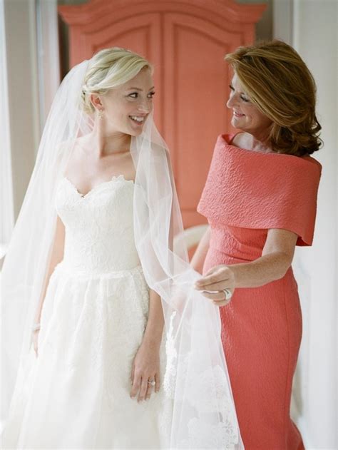 موديلات فساتين لأم العروس الممتلئة مجلة هي