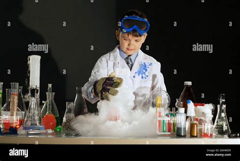 Physics Lab Hi Res Stock Photography And Images Alamy