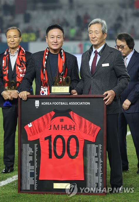 A매치 100경기 이상 출전 레전드에게 특별 공로패 연합뉴스