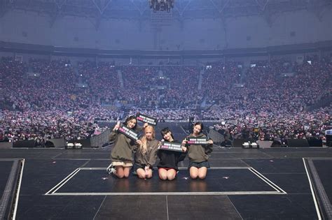 Blackpink ถูกโจมตีว่าทำพลาดบนเวทีบ่อย แต่นักข่าวที่ได้ดูคอนเสิร์ตโต้