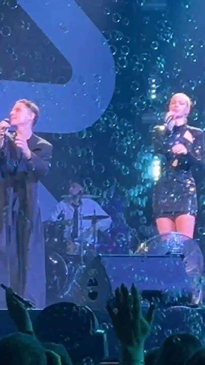 Плакса выступила в Новогоднюю ночь на МУЗ ТВ Ника Жукова и Ваня Дмитриенко Капельки на