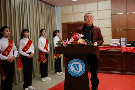 笃志前行 榜样领跑巴中市巴州区第十一小学校举行七年级期末表扬大会 四川站中国教育在线