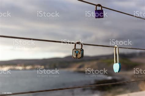 사랑 하는 해변 산책 Meloneras 그 란 카나리아에에서 방책에 자물쇠 0명에 대한 스톡 사진 및 기타 이미지 0명 강철 개념 Istock