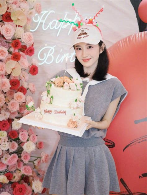 景甜晒35岁庆生照片 对蜡烛许愿温柔甜美 搜狐大视野 搜狐新闻