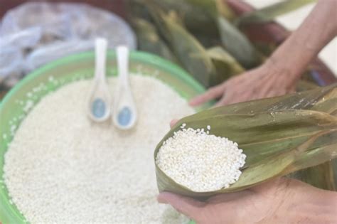 镜湖社区开展端午粽飘香和睦邻里情端午节主题活动