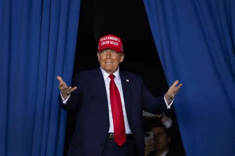 ‘he Has No Shame Donald Trump Performs ‘disgusting Sexual Act On A