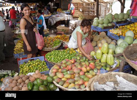 Managua Nicaraguamercado Roberto Huembesmarketshopping Shopper