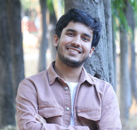ravi verma medium