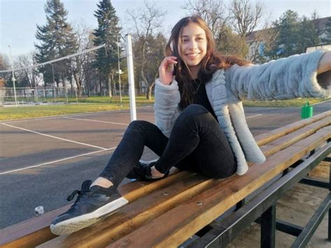 Заедно можем Красивата Зина от Бяла Слатина е парализирана след тежка катастрофа да ѝ помогнем