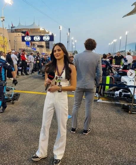 10 Hot Sexy Lissie Mackintosh Bikini Pics