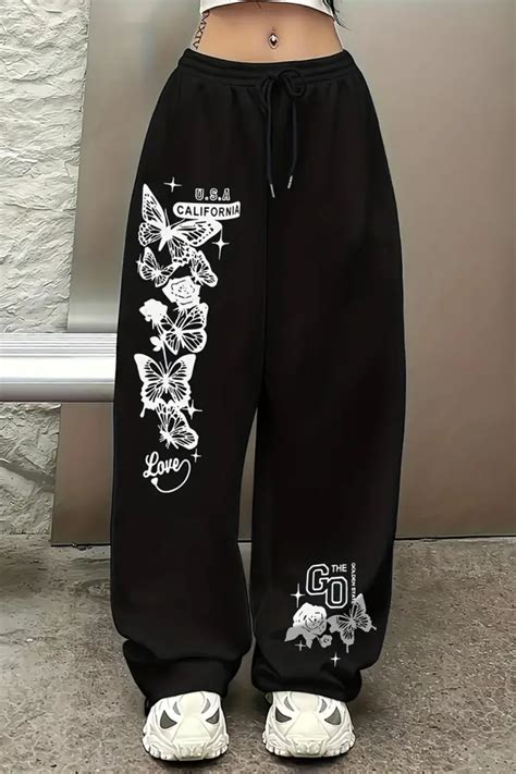 ไอเดีย สาวอาร์ต 760 รายการ ในปี 2025 สาวอาร์ต ชุดนักกีฬา ดูเดิลน่ารัก