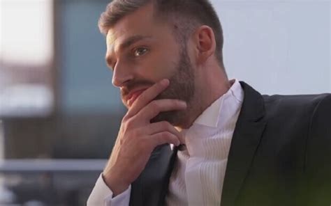 Фіналіст Холостячки Андрій Рибак показав найголовнішу жінку у житті фото Новости Section