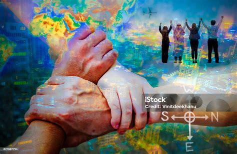 팀웍과 도시 배경 3 손 협업의 이중 노출 기업 비즈니스에 대한 스톡 사진 및 기타 이미지 기업 비즈니스 기업 재무와 산업 남자 Istock