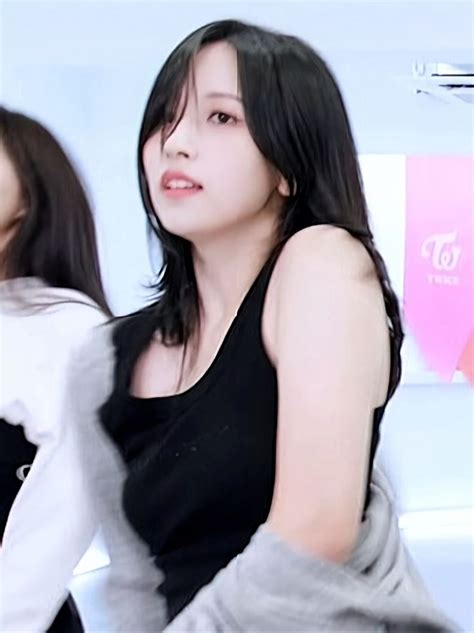 Myoi Mina에 있는 Shinobu Oshino님의 핀 미나