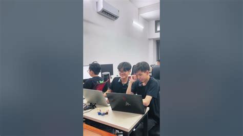 khi intern và senior nói chuyện kiểu… thietkewebsite thietkeweb thietkeapp dev code coder