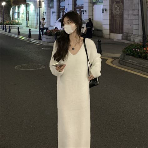 바이미뉴 가을신상가을원피스 앙고라 겨울원피스 두꺼운 연말니트 부클 롱원피스 V넥 노라인 일자핏 슬림 니트롱 편안한 원피스 크리스마스 데이트룩 연말룩