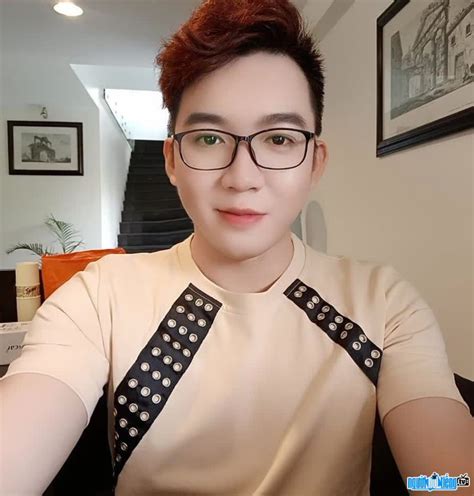 Ca Sĩ Lý Hoàng Linh