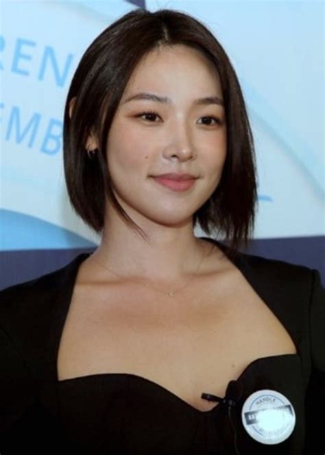 Mina Sue Choi Height Weight Age Education Biography