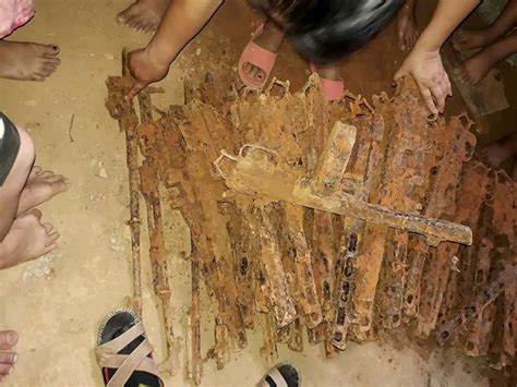 ຂຸດຂຸມຫ້ອງນໍ້າແລ້ວພົບຊາກປືນເກົ່າບູຮານສະໄໝສົງຄາມອາເມລິກາມາຮຸກຮານ Tonamcha