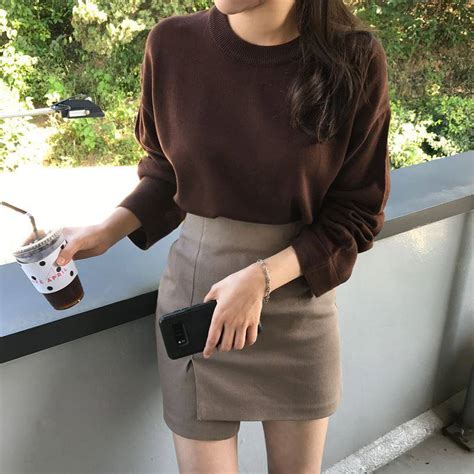 미니뽕 여유있게 떨어지는 소매핏감으로 여리한 무드♥ 기본 라운드넥 으로 다양하게 활용하기좋아요