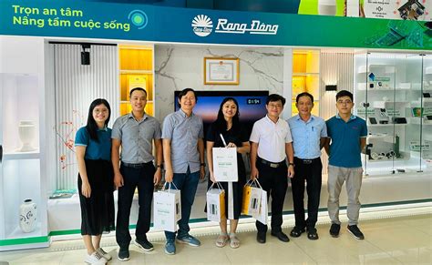 Giảng viên Khoa điện Trường Đại học Bách khoa Đại học Đà nẵng trải nghiệm nhà thông minh Rạng