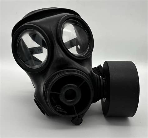 British S10 Gas Mask Size 2 1986 Great Condition Army Respirator