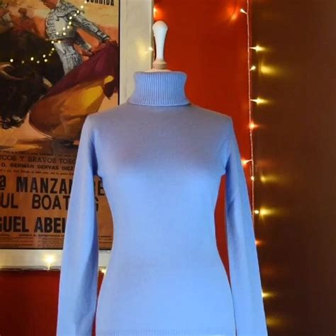 Голубой цвет в одежде новый тренд этого года фактически голубой это новый красный Это