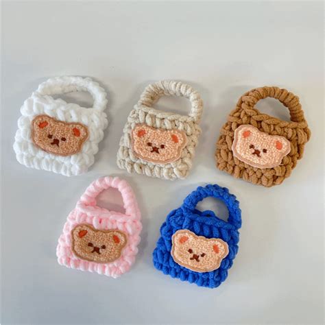 11템당일출고🚚 뜨개 손가방 에이팟 버즈 프로 블루투스 이어폰 케이스 곰돌이 자수 우정 커플 친구 생일 선물 키링 5color 에이블리