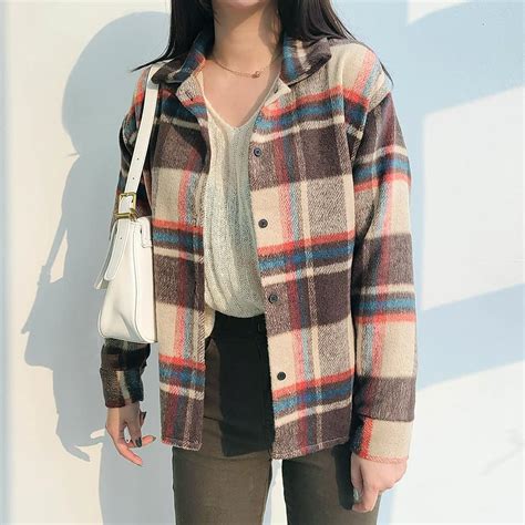 이나블 도톰한 두께감으로 한겨울까지 쭉 입기 좋은 체크 남방이에요 군더더기 없이 깔끔한 디자인에