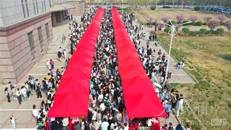 人民网报道学校2024届毕业生春季大型双选会 党委宣传部天津商业大学