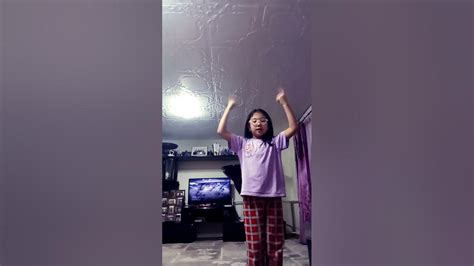 намайг утсаар үзэж байгаа 2 эрэгтэй Youtube