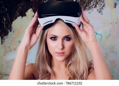 Naked Vr Images Stock Photos Vectors Shutterstock