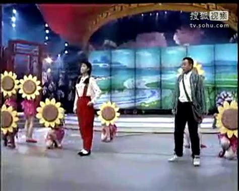 潘长江刘春梅过河 搞笑视频 搜狐视频