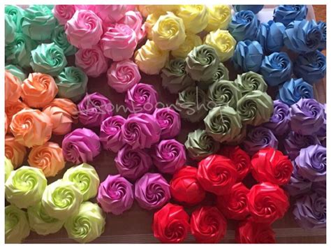 นู๋กานต์ นู๋กานต์ เหรียญโปรยทาน และพวงมาลัยริบบิ้น