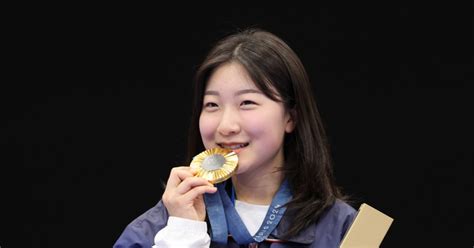 ‘만 16세 고등학생 반효진 공기소총 10m 우승 역대 최연소 금메달 획득···한국 100번째 금메달 [2024파리]