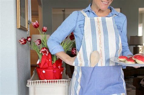 Make A Unisex Apron With This Easy Sewing DIY That Includes A Free Apron Sewing Pattern A