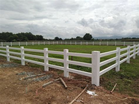 ผลงานติดตั้ง รั้วคอกม้า 3 ชั้น ต บ้านกลาง อ สอง จ แพร่ ฮ โฮม รั้วคาวบอย 081 467 4663