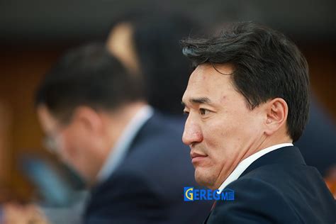 Г Дамдинням ХАА н яамны газар үл хөдлөх хөрөнгийг зарж эхэлж байгаа нь сэжигтэй