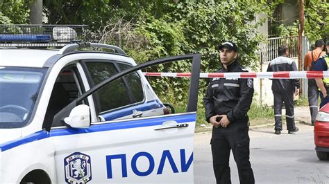 Полицията в Бургас издирва две сестри на 14 и 16 години Новини бг