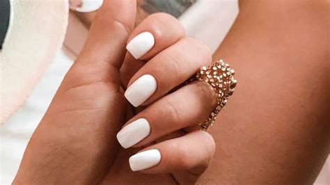 Uñas Blancas Rojas O Naranjas La Tendencia Para Alargar Tu Moreno