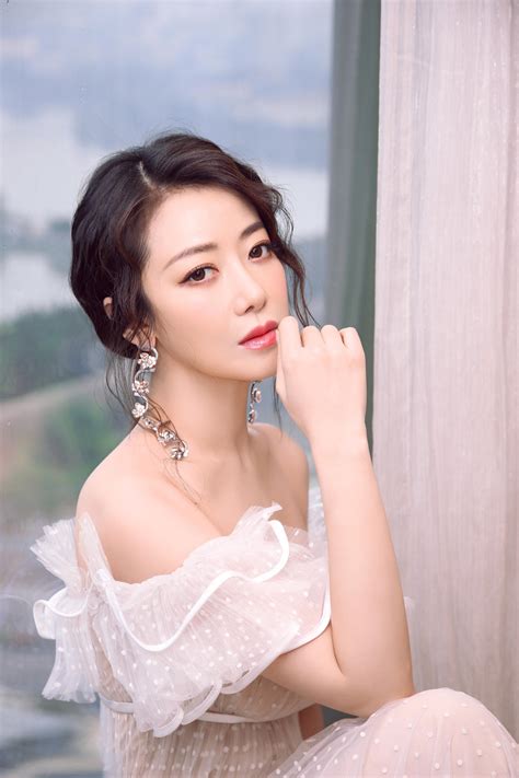 女演员陈紫函甜美俏皮性感时尚写真 搜狐大视野 搜狐新闻
