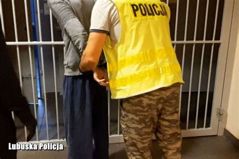 Policjanci Zatrzymali Podejrzanego O Napad Z Bronią Palną Na Kantor Wymiany Walut Lokalny