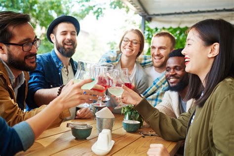 รูปภาพhangout เลือกดูภาพถ่ายสต็อก เวกเตอร์ และวิดีโอ42196 Adobe Stock