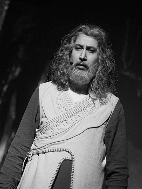 گریم متفاوت بهرام افشاری، بازیگر، برای نمایش سی‌صد در تورنتو عکس