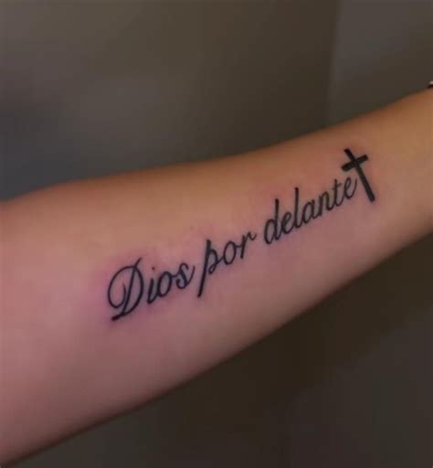 Tatuaje Dios Por Delante