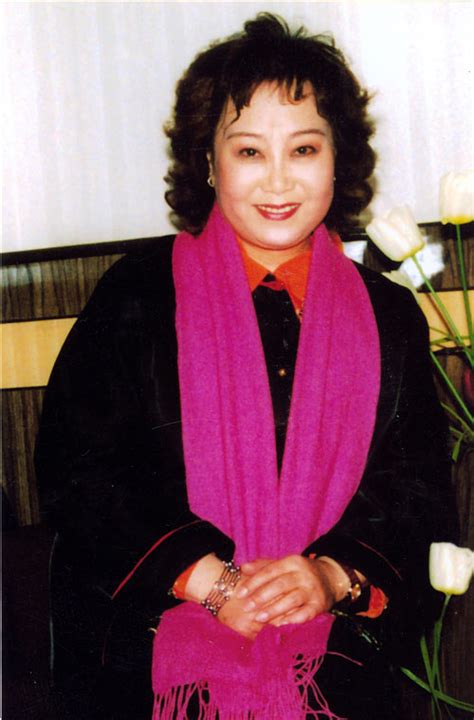 谷文月年轻 全家福 丽蓉 大山谷图库